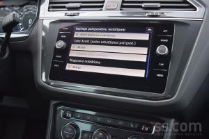 Black Volkswagen Tiguan 2018 in Riga, with an engine capacity of 2.00 L and mileage of 160 thousand km for 17500 €, photo 11 on AUTOMOTO.COM.LV