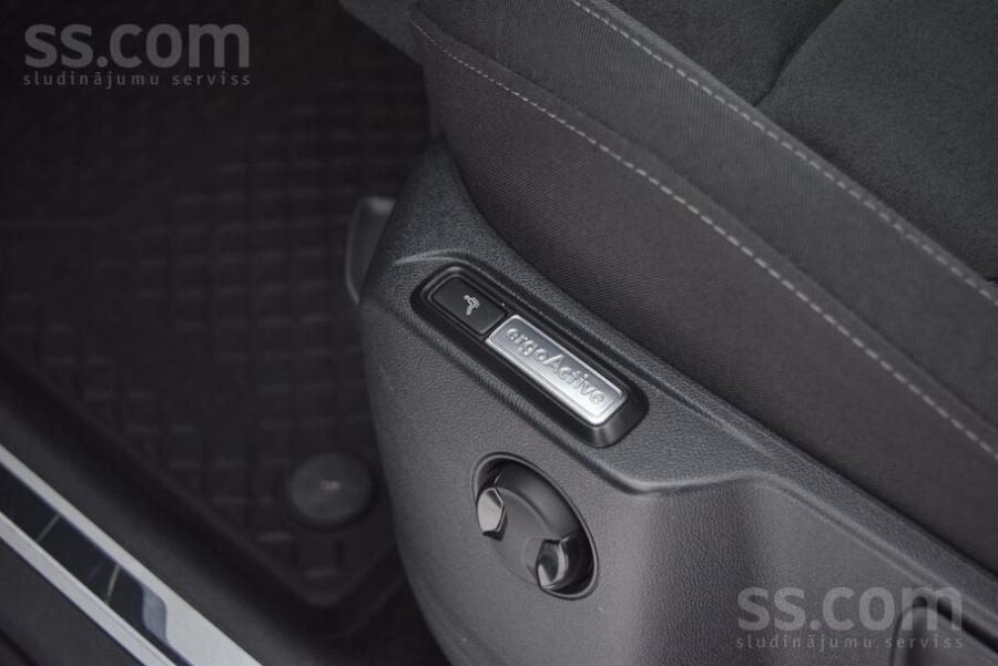 Black Volkswagen Tiguan 2018 in Riga, with an engine capacity of 2.00 L and mileage of 160 thousand km for 17500 €, photo 13 on AUTOMOTO.COM.LV