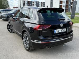Black Volkswagen Tiguan 2018 in Jelgava, with an engine capacity of 2.00 L and mileage of 0 thousand km for 17950 €, photo 4 on AUTOMOTO.COM.LV