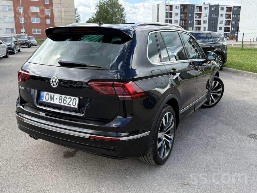 Black Volkswagen Tiguan 2018 in Jelgava, with an engine capacity of 2.00 L and mileage of 0 thousand km for 17950 €, photo 5 on AUTOMOTO.COM.LV