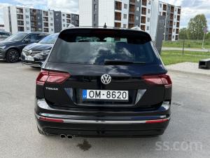 Black Volkswagen Tiguan 2018 in Jelgava, with an engine capacity of 2.00 L and mileage of 0 thousand km for 17950 €, photo 7 on AUTOMOTO.COM.LV