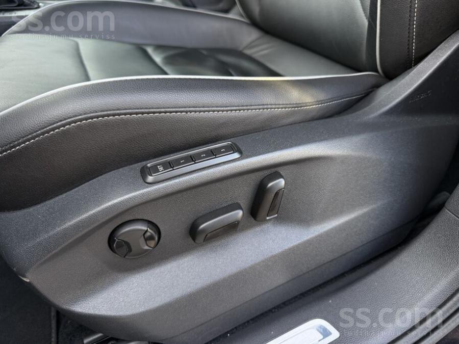 Black Volkswagen Tiguan 2018 in Jelgava, with an engine capacity of 2.00 L and mileage of 0 thousand km for 17950 €, photo 27 on AUTOMOTO.COM.LV