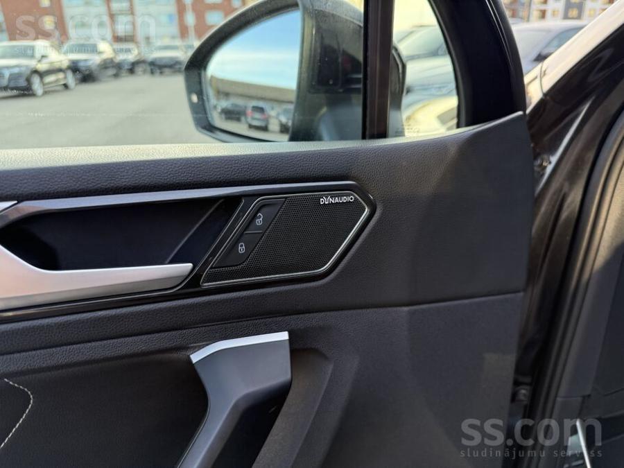 Black Volkswagen Tiguan 2018 in Jelgava, with an engine capacity of 2.00 L and mileage of 0 thousand km for 17950 €, photo 28 on AUTOMOTO.COM.LV