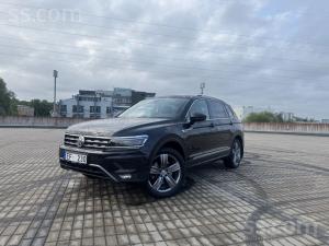 Black Volkswagen Tiguan 2018 in Riga, with an engine capacity of 2.00 L and mileage of 151 thousand km for 23500 €, photo  on AUTOMOTO.COM.LV