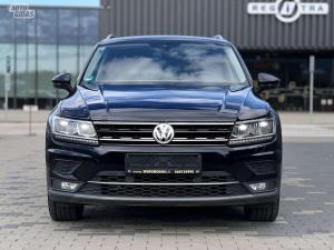 Black Volkswagen Tiguan 2018 in Siauliai, with an engine capacity of 2.00 L and mileage of 269 thousand km for 16500 €, photo 4 on AUTOMOTO.COM.LV