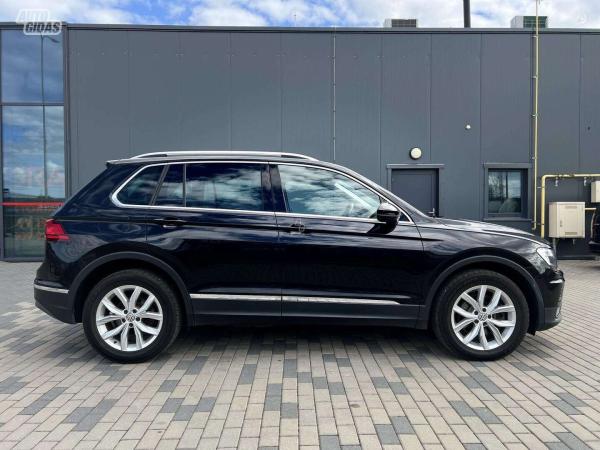 Black Volkswagen Tiguan 2018 in Siauliai, with an engine capacity of 2.00 L and mileage of 269 thousand km for 16500 €, photo 4 on AUTOMOTO.COM.LV