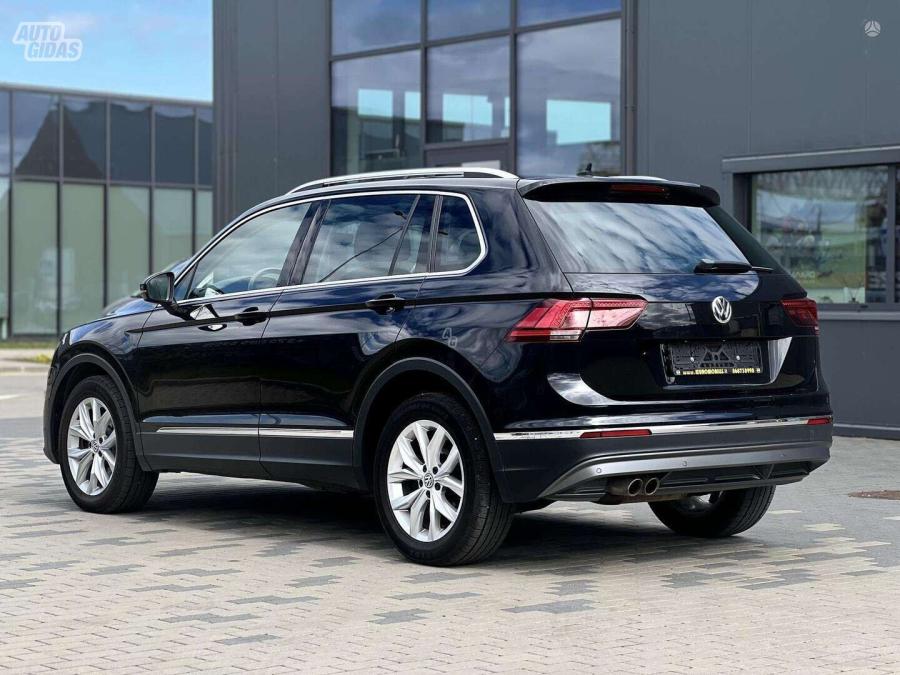 Black Volkswagen Tiguan 2018 in Siauliai, with an engine capacity of 2.00 L and mileage of 269 thousand km for 16500 €, photo 9 on AUTOMOTO.COM.LV