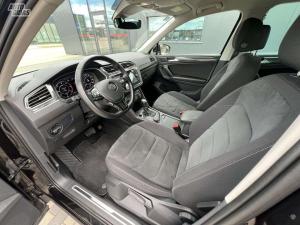 Black Volkswagen Tiguan 2018 in Siauliai, with an engine capacity of 2.00 L and mileage of 269 thousand km for 16500 €, photo 16 on AUTOMOTO.COM.LV