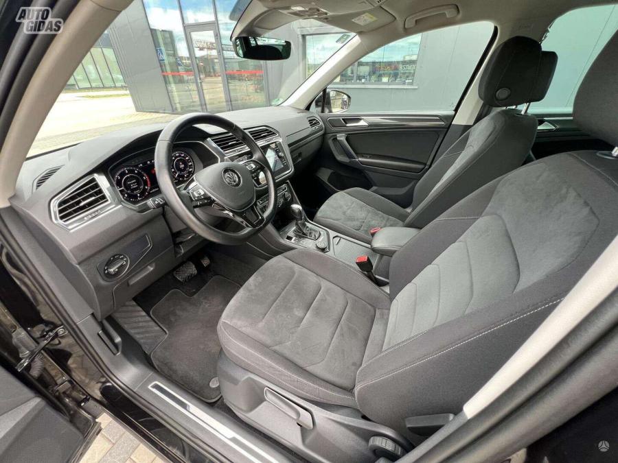 Black Volkswagen Tiguan 2018 in Siauliai, with an engine capacity of 2.00 L and mileage of 269 thousand km for 16500 €, photo 16 on AUTOMOTO.COM.LV