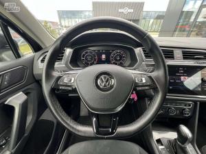 Black Volkswagen Tiguan 2018 in Siauliai, with an engine capacity of 2.00 L and mileage of 269 thousand km for 16500 €, photo 18 on AUTOMOTO.COM.LV
