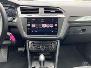 Black Volkswagen Tiguan 2018 in Siauliai, with an engine capacity of 2.00 L and mileage of 269 thousand km for 16500 €, photo 20 on AUTOMOTO.COM.LV