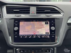 Black Volkswagen Tiguan 2018 in Siauliai, with an engine capacity of 2.00 L and mileage of 269 thousand km for 16500 €, photo 21 on AUTOMOTO.COM.LV