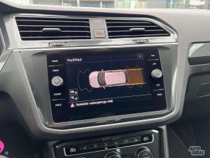 Black Volkswagen Tiguan 2018 in Siauliai, with an engine capacity of 2.00 L and mileage of 269 thousand km for 16500 €, photo 22 on AUTOMOTO.COM.LV