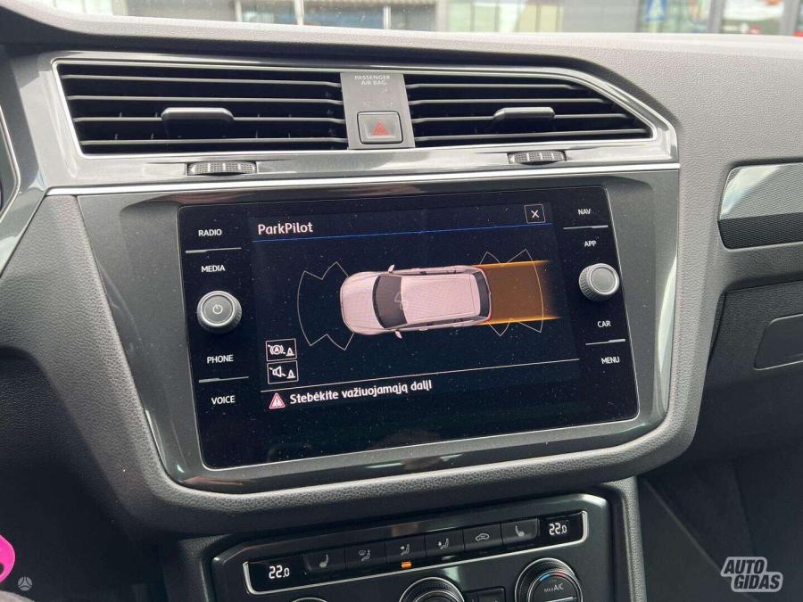 Black Volkswagen Tiguan 2018 in Siauliai, with an engine capacity of 2.00 L and mileage of 269 thousand km for 16500 €, photo 22 on AUTOMOTO.COM.LV