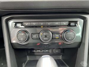 Black Volkswagen Tiguan 2018 in Siauliai, with an engine capacity of 2.00 L and mileage of 269 thousand km for 16500 €, photo 23 on AUTOMOTO.COM.LV