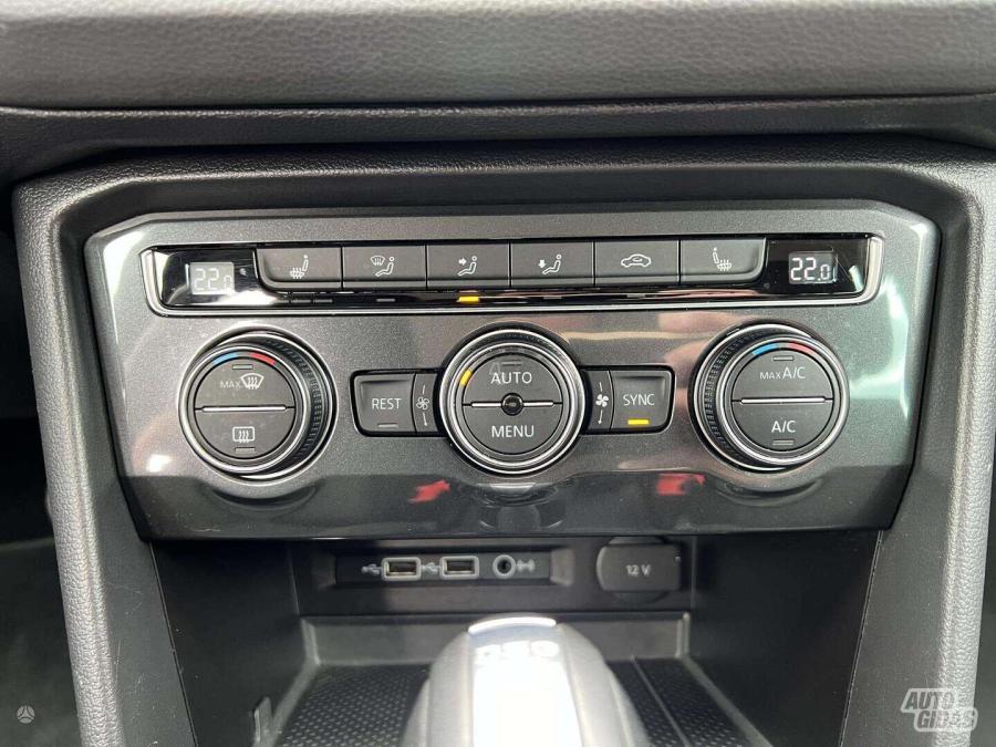 Black Volkswagen Tiguan 2018 in Siauliai, with an engine capacity of 2.00 L and mileage of 269 thousand km for 16500 €, photo 23 on AUTOMOTO.COM.LV