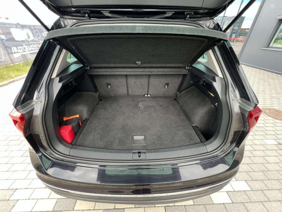 Black Volkswagen Tiguan 2018 in Siauliai, with an engine capacity of 2.00 L and mileage of 269 thousand km for 16500 €, photo 25 on AUTOMOTO.COM.LV
