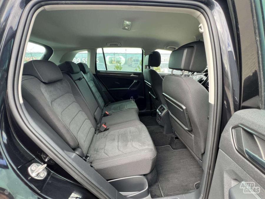 Black Volkswagen Tiguan 2018 in Siauliai, with an engine capacity of 2.00 L and mileage of 269 thousand km for 16500 €, photo 26 on AUTOMOTO.COM.LV