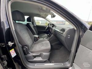 Black Volkswagen Tiguan 2018 in Siauliai, with an engine capacity of 2.00 L and mileage of 269 thousand km for 16500 €, photo 29 on AUTOMOTO.COM.LV