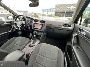 Black Volkswagen Tiguan 2018 in Siauliai, with an engine capacity of 2.00 L and mileage of 269 thousand km for 16500 €, photo 31 on AUTOMOTO.COM.LV