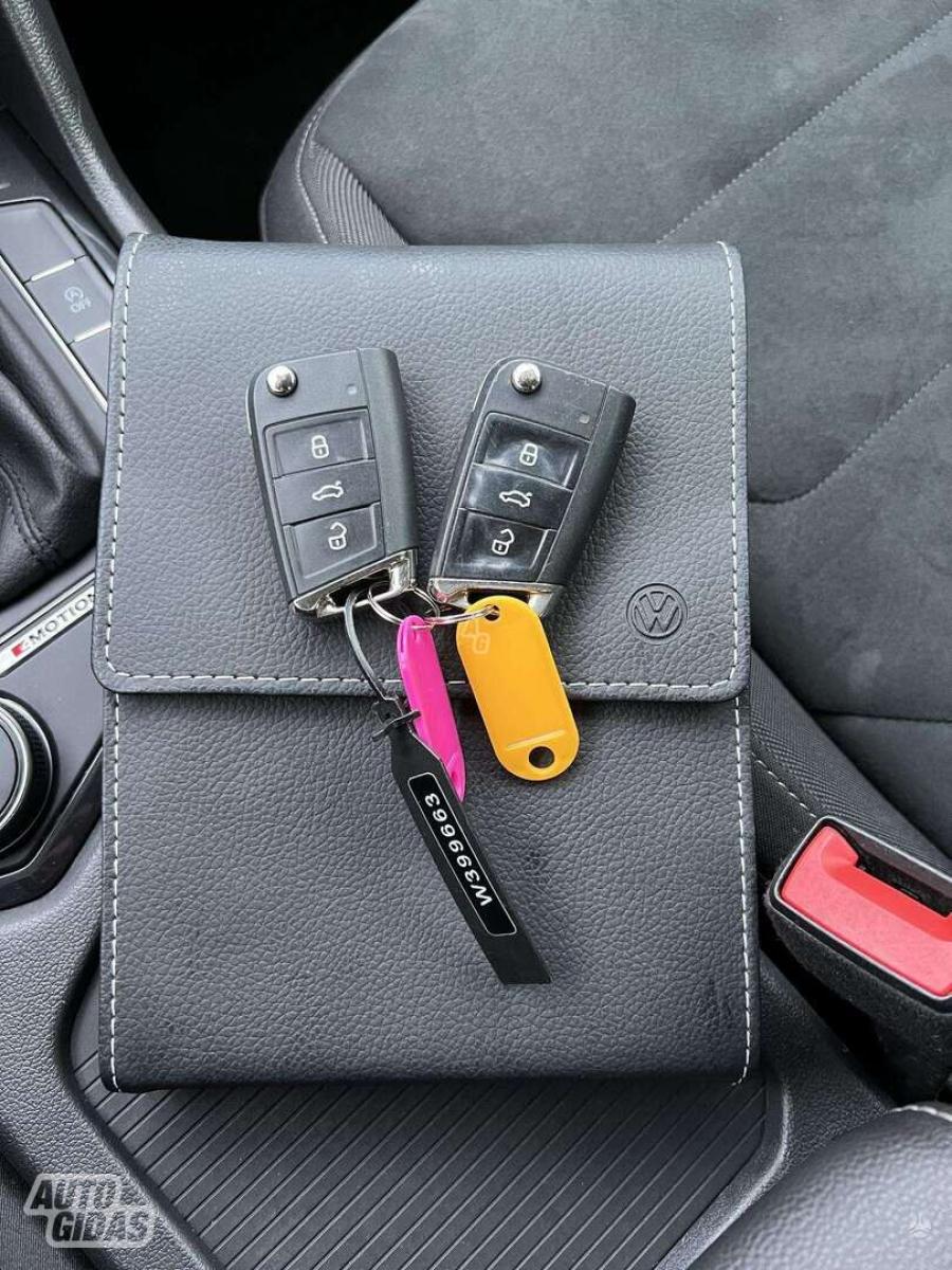Black Volkswagen Tiguan 2018 in Siauliai, with an engine capacity of 2.00 L and mileage of 269 thousand km for 16500 €, photo 32 on AUTOMOTO.COM.LV