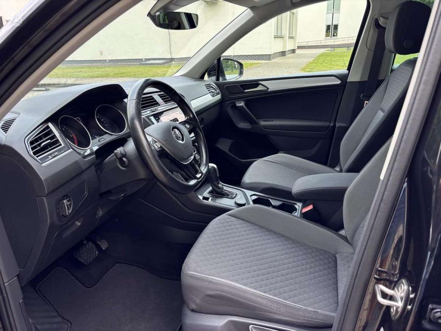 Melns Volkswagen Tiguan 2018 Jurbarkas, ar dzinēja tilpumu 1.97 L un nobraukumu 176 tūkst. km par 15999 €, foto 17 vietnē AUTOMOTO.COM.LV