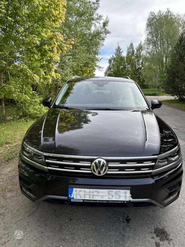 Black Volkswagen Tiguan 2018 in Joniskis, with an engine capacity of 1.97 L and mileage of 76 thousand km for 20990 €, photo 4 on AUTOMOTO.COM.LV