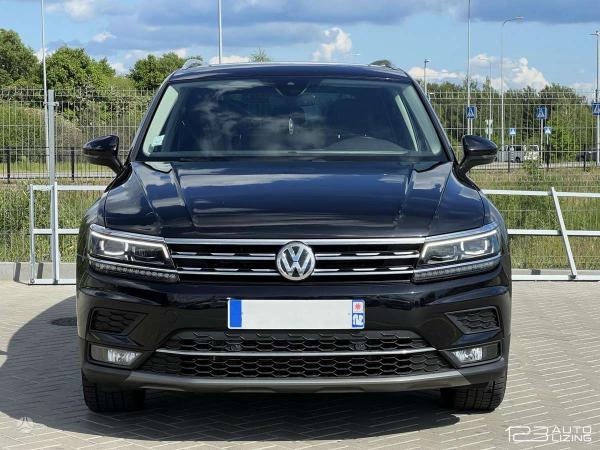 Black Volkswagen Tiguan 2018 in Taurage, with an engine capacity of 2.00 L and mileage of 138 thousand km for 17990 €, photo 5 on AUTOMOTO.COM.LV