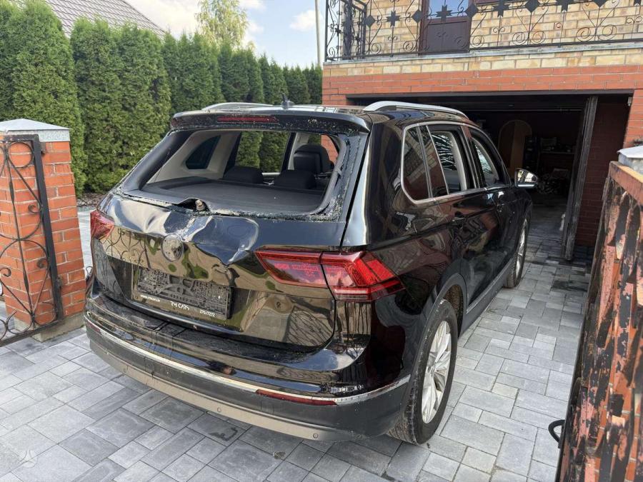 Melns Volkswagen Tiguan 2018 Joniškis, ar dzinēja tilpumu 1.97 L un nobraukumu 198 tūkst. km par 9500 €, foto 3 vietnē AUTOMOTO.COM.LV