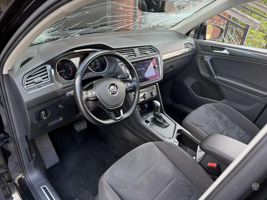 Melns Volkswagen Tiguan 2018 Joniškis, ar dzinēja tilpumu 1.97 L un nobraukumu 198 tūkst. km par 9500 €, foto 9 vietnē AUTOMOTO.COM.LV