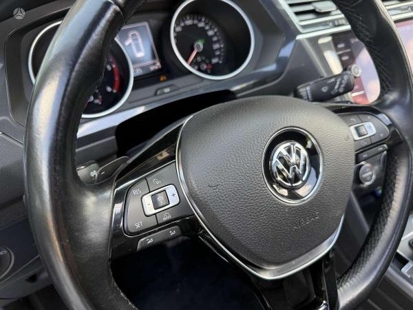 Black Volkswagen Tiguan 2018 in Joniskis, with an engine capacity of 1.97 L and mileage of 198 thousand km for 9500 €, photo 10 on AUTOMOTO.COM.LV