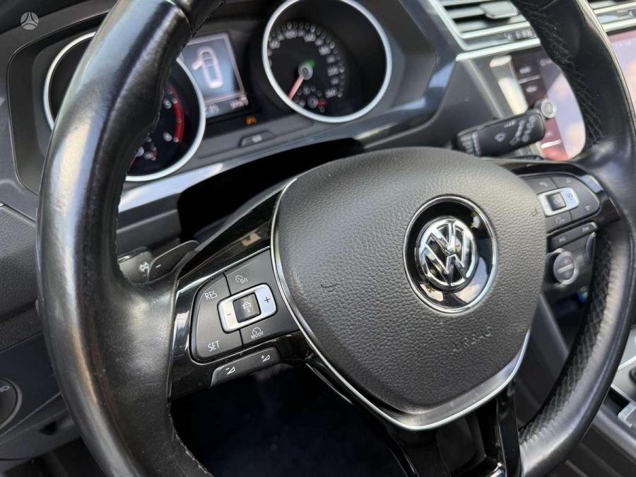 Melns Volkswagen Tiguan 2018 Joniškis, ar dzinēja tilpumu 1.97 L un nobraukumu 198 tūkst. km par 9500 €, foto 10 vietnē AUTOMOTO.COM.LV