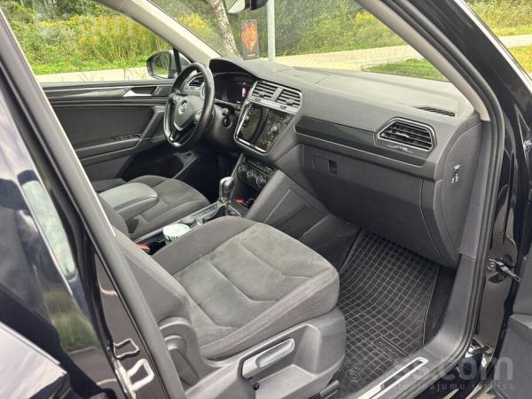 Black Volkswagen Tiguan 2018 in Riga, with an engine capacity of 2.00 L and mileage of 206 thousand km for 20050 €, photo 8 on AUTOMOTO.COM.LV