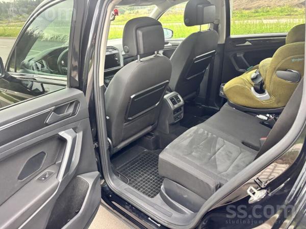 Black Volkswagen Tiguan 2018 in Riga, with an engine capacity of 2.00 L and mileage of 206 thousand km for 20050 €, photo 9 on AUTOMOTO.COM.LV