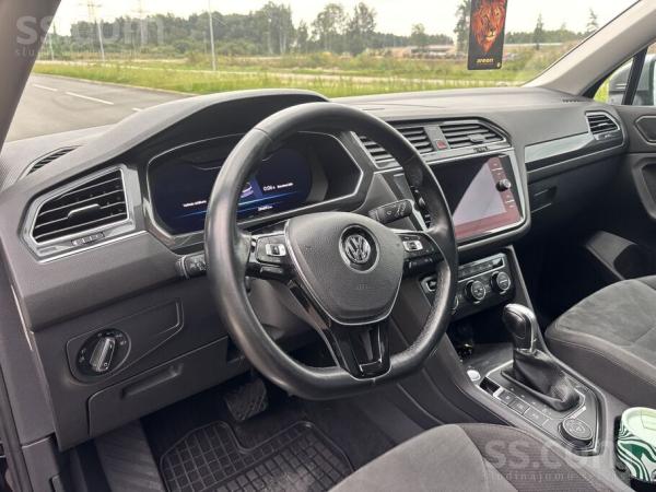 Black Volkswagen Tiguan 2018 in Riga, with an engine capacity of 2.00 L and mileage of 206 thousand km for 20050 €, photo 11 on AUTOMOTO.COM.LV
