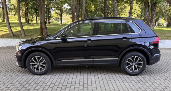 Black Volkswagen Tiguan 2018 in Jurbarkas, with an engine capacity of 2.00 L and mileage of 176 thousand km for 15200 €, photo 3 on AUTOMOTO.COM.LV