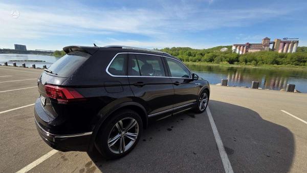 Melns Volkswagen Tiguan 2018 Kauņa, ar dzinēja tilpumu 1.97 L un nobraukumu 189 tūkst. km par 19999 €, foto 5 vietnē AUTOMOTO.COM.LV