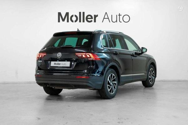 Volkswagen Tiguan 2018 Viļņa vietnē Melns Volkswagen Tiguan 2018 Viļņa, ar dzinēja tilpumu 2.00 L un nobraukumu 177 tūkst. km par 13900 €, foto 4 vietnē AUTOMOTO.COM.LV