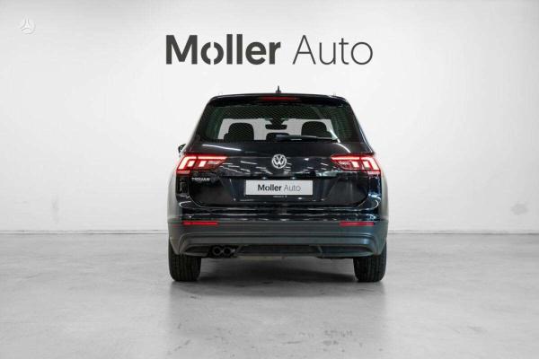 Volkswagen Tiguan 2018 Viļņa vietnē Melns Volkswagen Tiguan 2018 Viļņa, ar dzinēja tilpumu 2.00 L un nobraukumu 177 tūkst. km par 13900 €, foto 7 vietnē AUTOMOTO.COM.LV