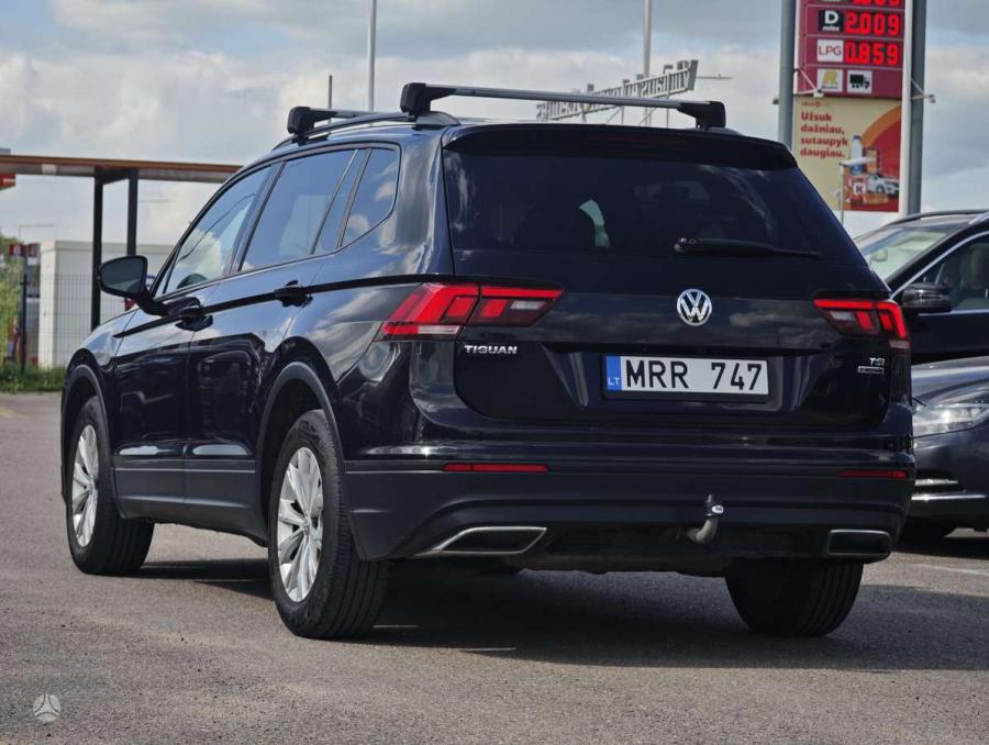 Black Volkswagen Tiguan 2018 in Vilnius, with an engine capacity of 1.98 L and mileage of 117 thousand km for 16500 €, photo 4 on AUTOMOTO.COM.LV