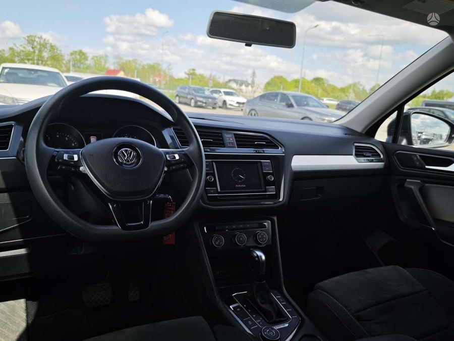 Black Volkswagen Tiguan 2018 in Vilnius, with an engine capacity of 1.98 L and mileage of 117 thousand km for 16500 €, photo 5 on AUTOMOTO.COM.LV