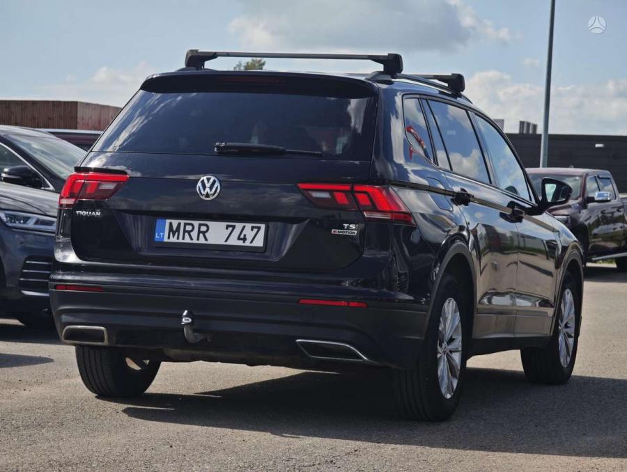 Black Volkswagen Tiguan 2018 in Vilnius, with an engine capacity of 1.98 L and mileage of 117 thousand km for 16500 €, photo 8 on AUTOMOTO.COM.LV