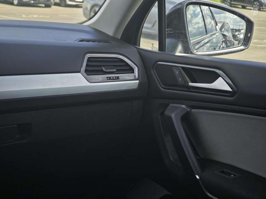 Black Volkswagen Tiguan 2018 in Vilnius, with an engine capacity of 1.98 L and mileage of 117 thousand km for 16500 €, photo 10 on AUTOMOTO.COM.LV