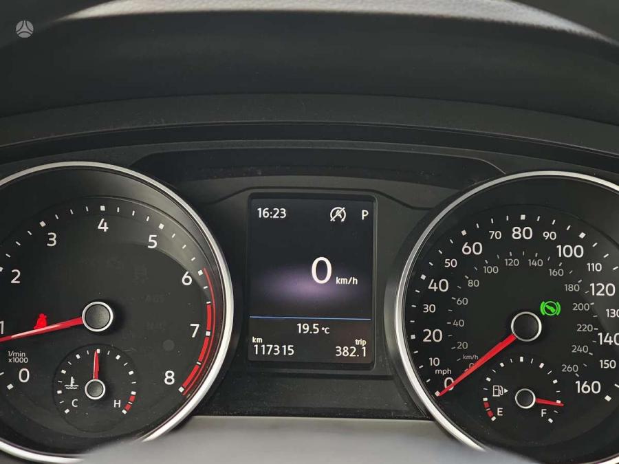 Black Volkswagen Tiguan 2018 in Vilnius, with an engine capacity of 1.98 L and mileage of 117 thousand km for 16500 €, photo 13 on AUTOMOTO.COM.LV