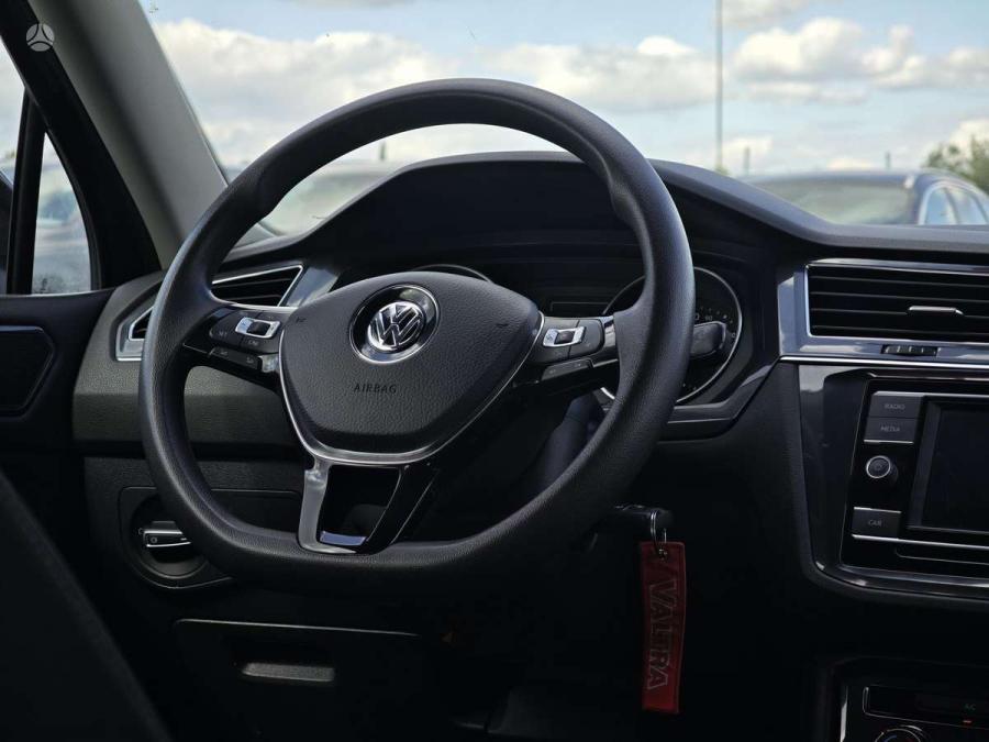 Black Volkswagen Tiguan 2018 in Vilnius, with an engine capacity of 1.98 L and mileage of 117 thousand km for 16500 €, photo 15 on AUTOMOTO.COM.LV