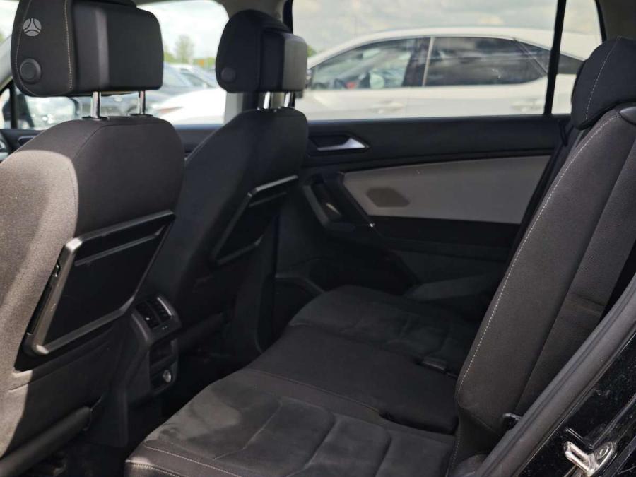 Black Volkswagen Tiguan 2018 in Vilnius, with an engine capacity of 1.98 L and mileage of 117 thousand km for 16500 €, photo 16 on AUTOMOTO.COM.LV