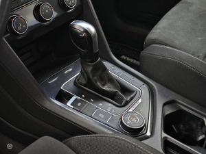Black Volkswagen Tiguan 2018 in Vilnius, with an engine capacity of 1.98 L and mileage of 117 thousand km for 16500 €, photo 18 on AUTOMOTO.COM.LV