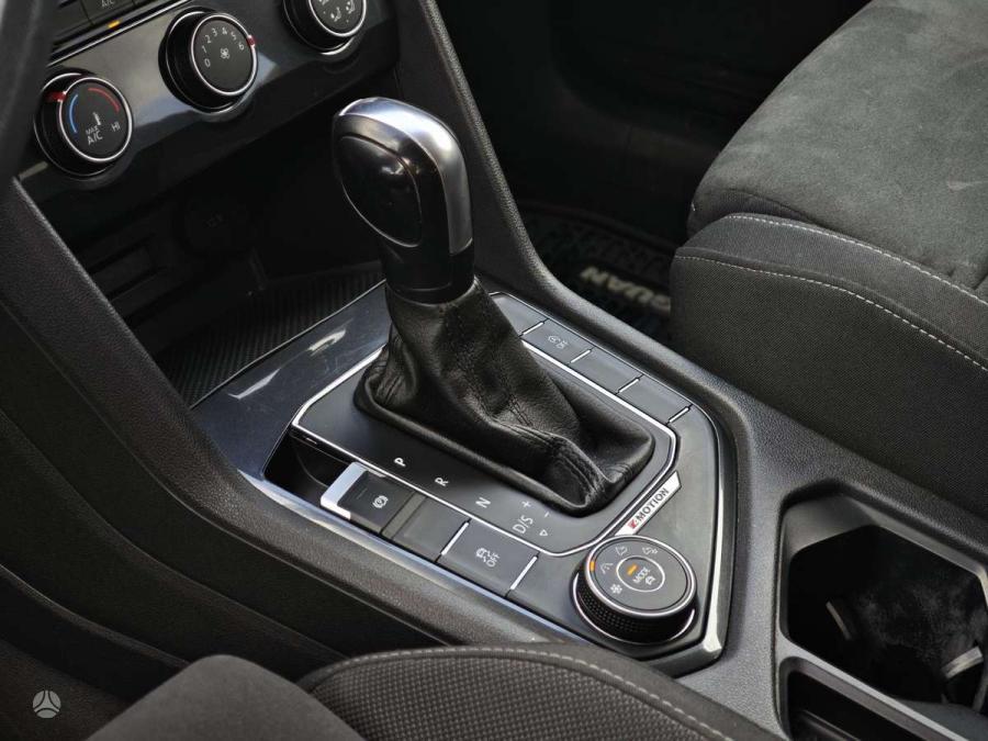 Black Volkswagen Tiguan 2018 in Vilnius, with an engine capacity of 1.98 L and mileage of 117 thousand km for 16500 €, photo 18 on AUTOMOTO.COM.LV