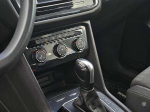 Black Volkswagen Tiguan 2018 in Vilnius, with an engine capacity of 1.98 L and mileage of 117 thousand km for 16500 €, photo 19 on AUTOMOTO.COM.LV
