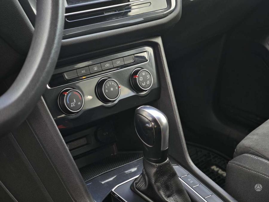 Black Volkswagen Tiguan 2018 in Vilnius, with an engine capacity of 1.98 L and mileage of 117 thousand km for 16500 €, photo 19 on AUTOMOTO.COM.LV